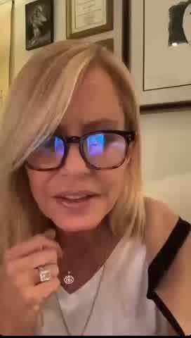 Elsa Pope's Instagram, Twitter & Facebook on IDCrawl